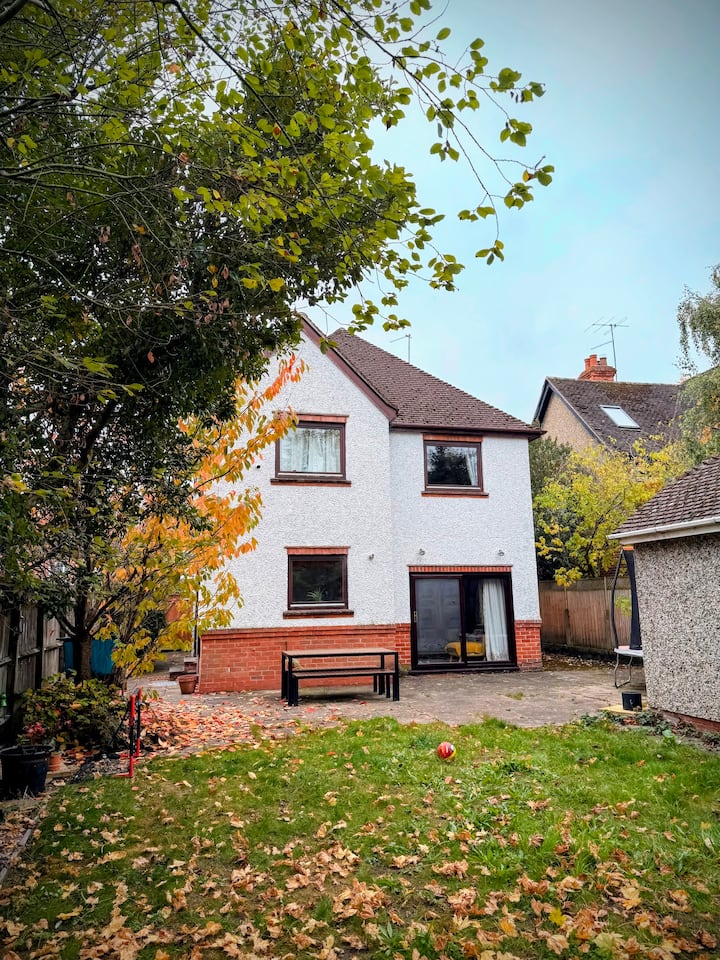 Lovely 3 Bedroom Detached House In Central Newbury - Newbury