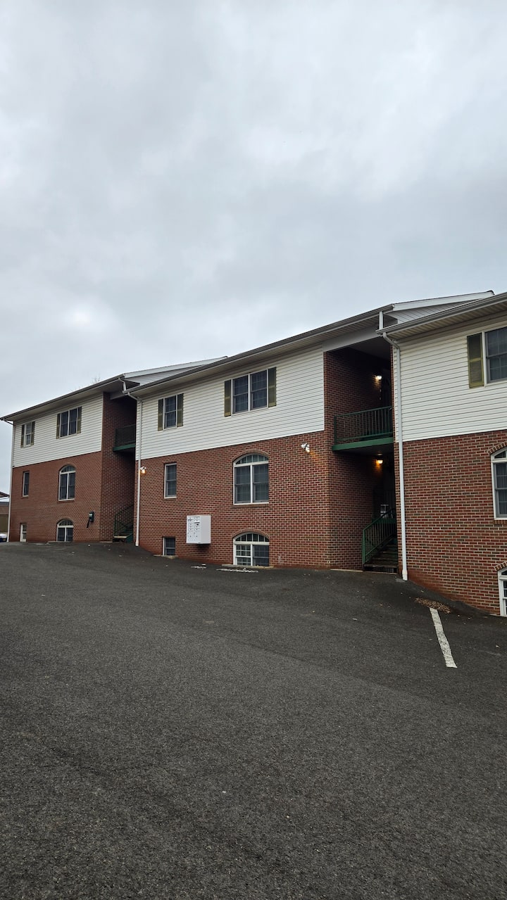 2 Bed 2 Bath Hideaway Next To Hospital/stadium - Morgantown, WV