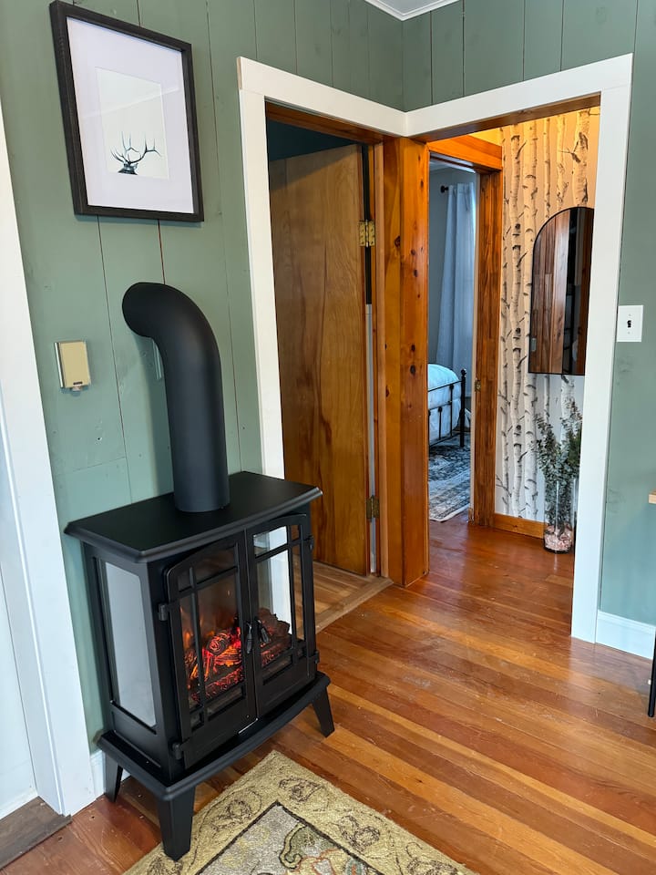 Cozy Pocono Cottage. Private Yard, 1 Mile To Lake! - Fairview Lake, PA