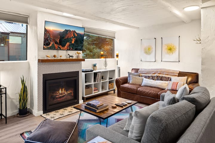 Alpine Escape: Fire+tub+terrace - Telluride, CO