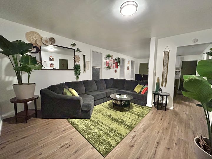 Pet Friendly 2 Bedroom Near Airport - Lancaster, NY