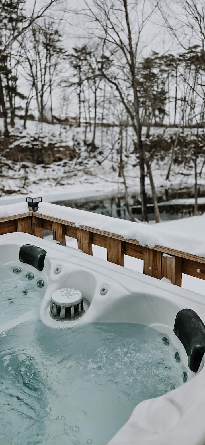 River Front Retreat *Hottub-firepit-kayaks* - West Virginia