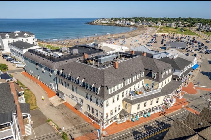 2-story Beach Balcony Condo - Short Sands York, Me - Long Beach, ME