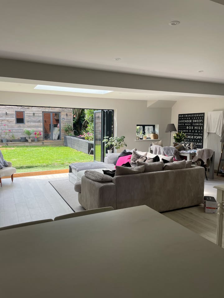 Bright Modern 4 Double Bed, Central Beaconsfield. - イギリス ビーコンズフィールド