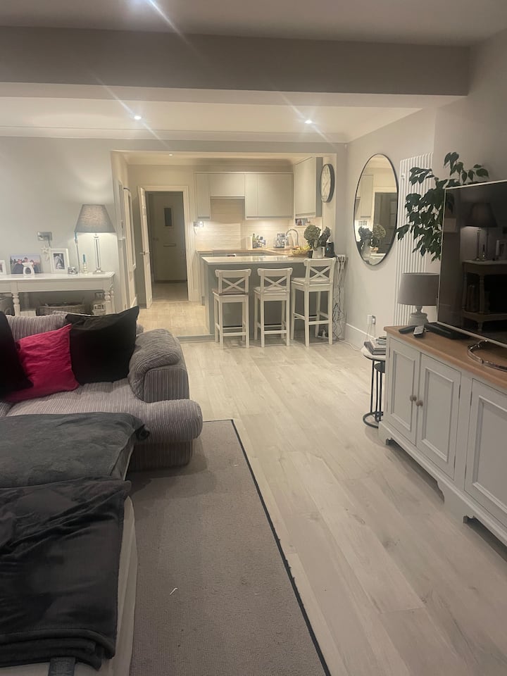 Bright Modern 4 Double Bed, Central Beaconsfield. - High Wycombe