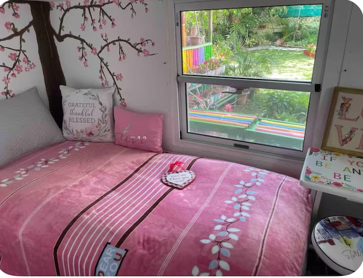 Callie’s Hut Tiny Cozy - Guam