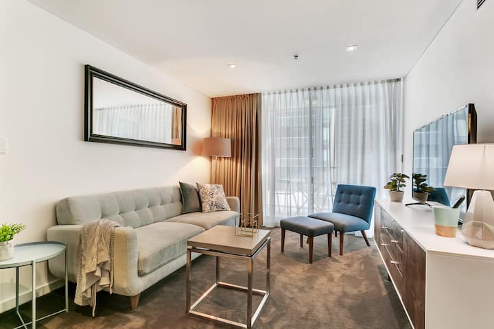Swainson At Embassy - Adelaide