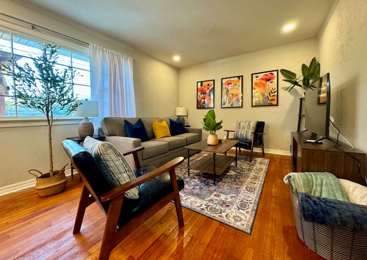 The Villa - The Village, OK