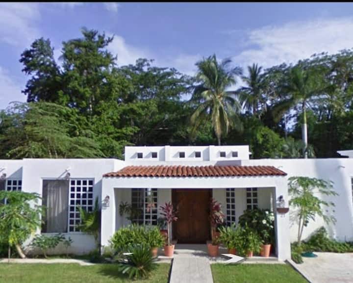 Casa Golondrinas Residencial - Zihuatanejo