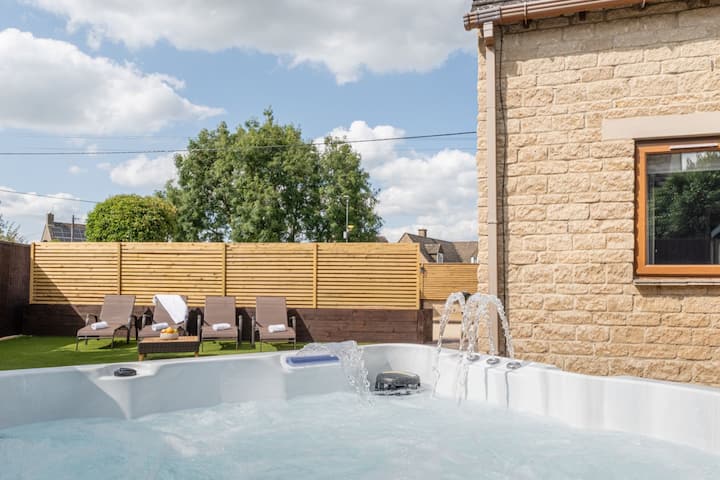Dog Friendly House With Hot Tub - Puddleduck House - Bourton-on-the-Water