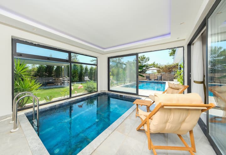 Merkezi Yerde Sıcak Havuzlu Villa - Fethiye