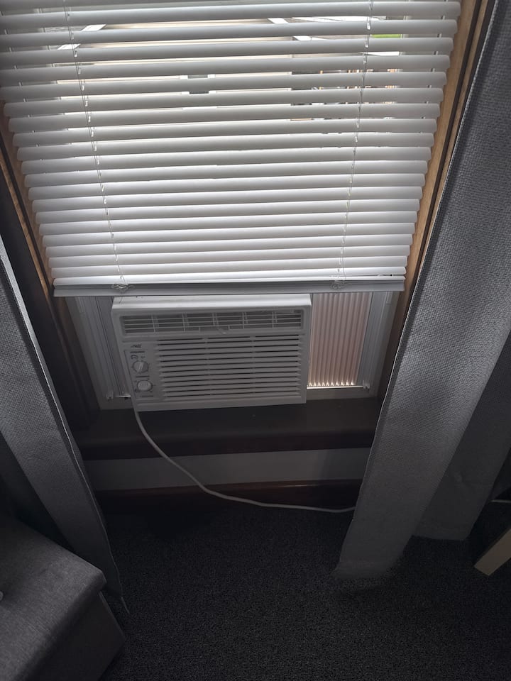 Quiet And Cozy In Warren Ohio - Warren, OH
