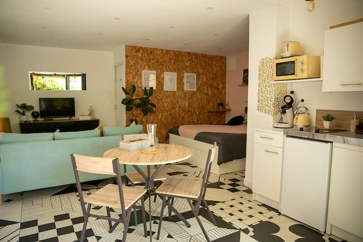 La Hutte De La Tortue Rez-de-jardin Patio Au Calme - Saint-Donat-sur-l'Herbasse