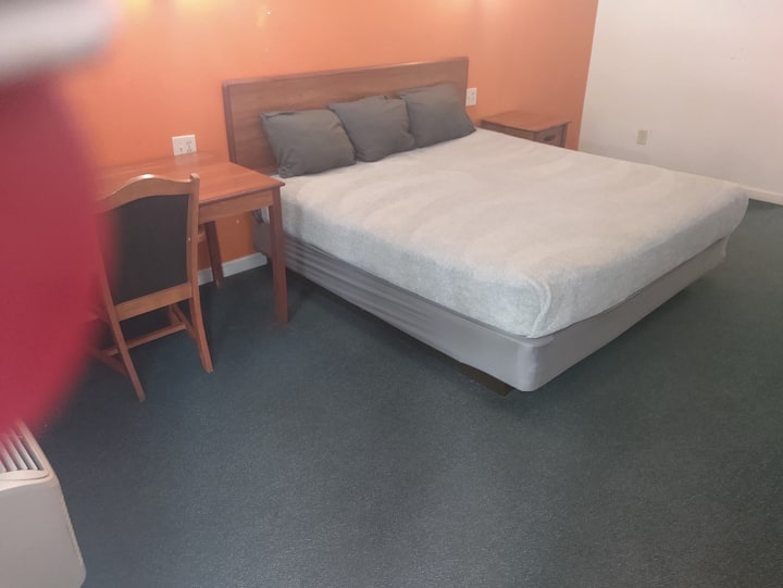 122 King Bed Hotel Studio - Livingston, TX