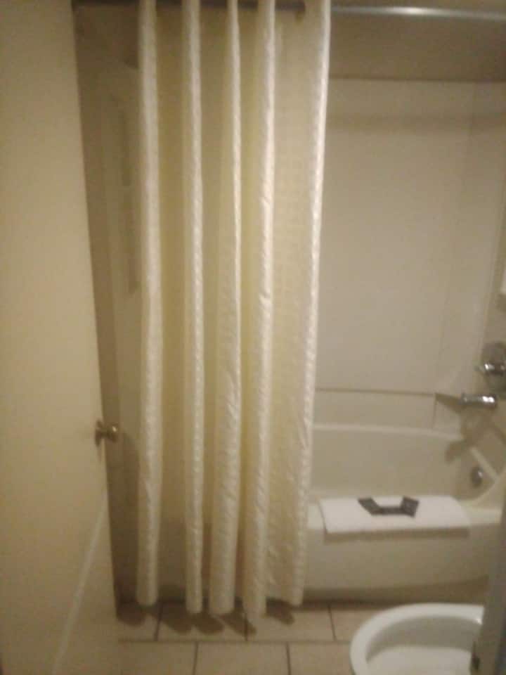 122 King Bed Hotel Studio - Livingston, TX