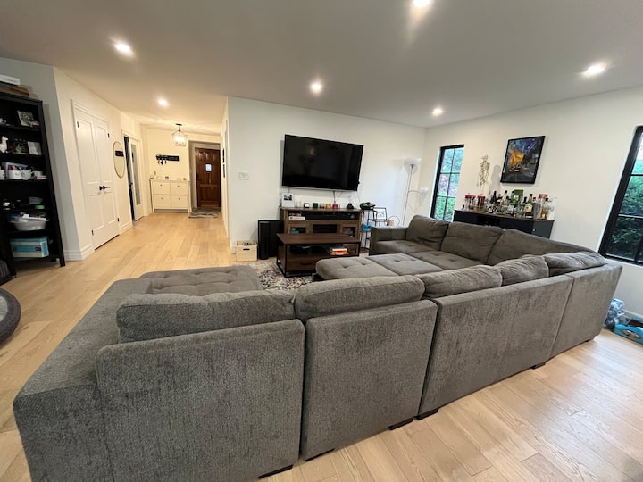 Beautiful Room Near Victoria Hospital - London, ON, Canada
