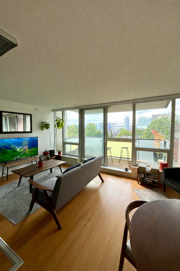 Scenic Condo In Chinatown | Walk To Bc Place - Vancouver