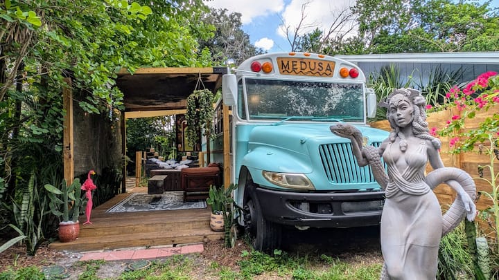 Cozy Af Medusa The Bus-lux - Tampa, FL