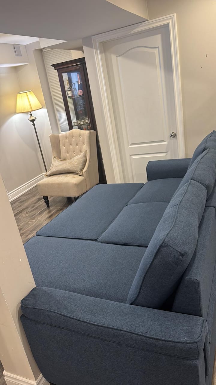 Private Basement Suite With Separate Entrance - Milton