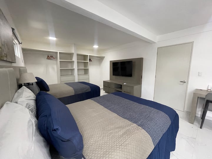 Double Room Near Airport Cancun Room - 칸쿤
