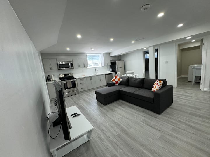 Comfy Basement Suite In Quinte - Brighton