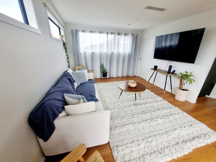Large Family Home - Lyall Bay Beach - Wellington