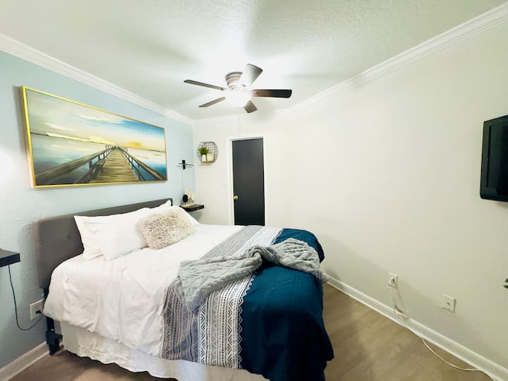 Beach Condo • Pools • Hot Tubs & Prime Location - Moody Gardens, Galveston