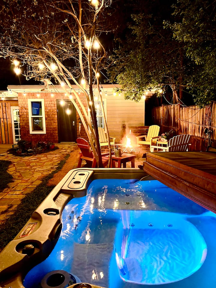 King & Queen Suites | Hot Tub | Yard | 5 Star - Sacramento, CA