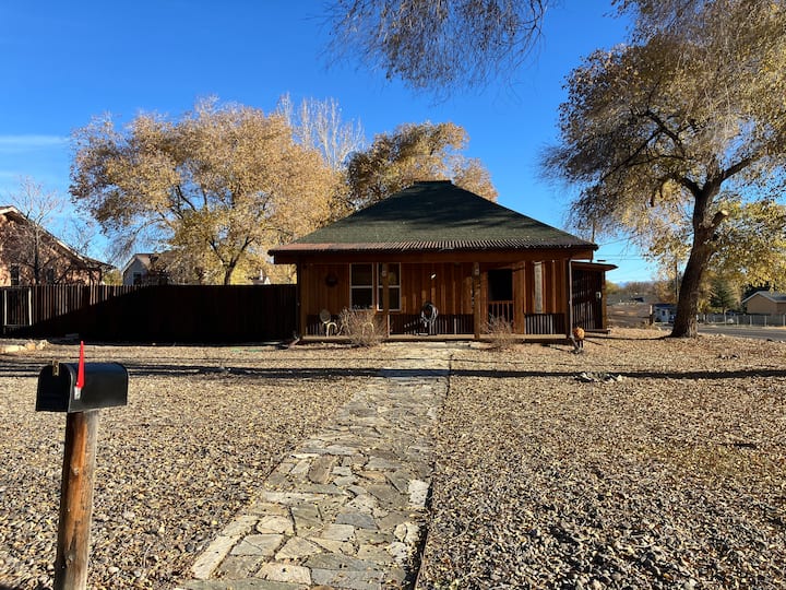 Cozy Getaway With Modern Charm - Montrose, CO