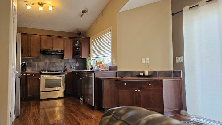 4 Bedroom Professional Rental - Grande Prairie