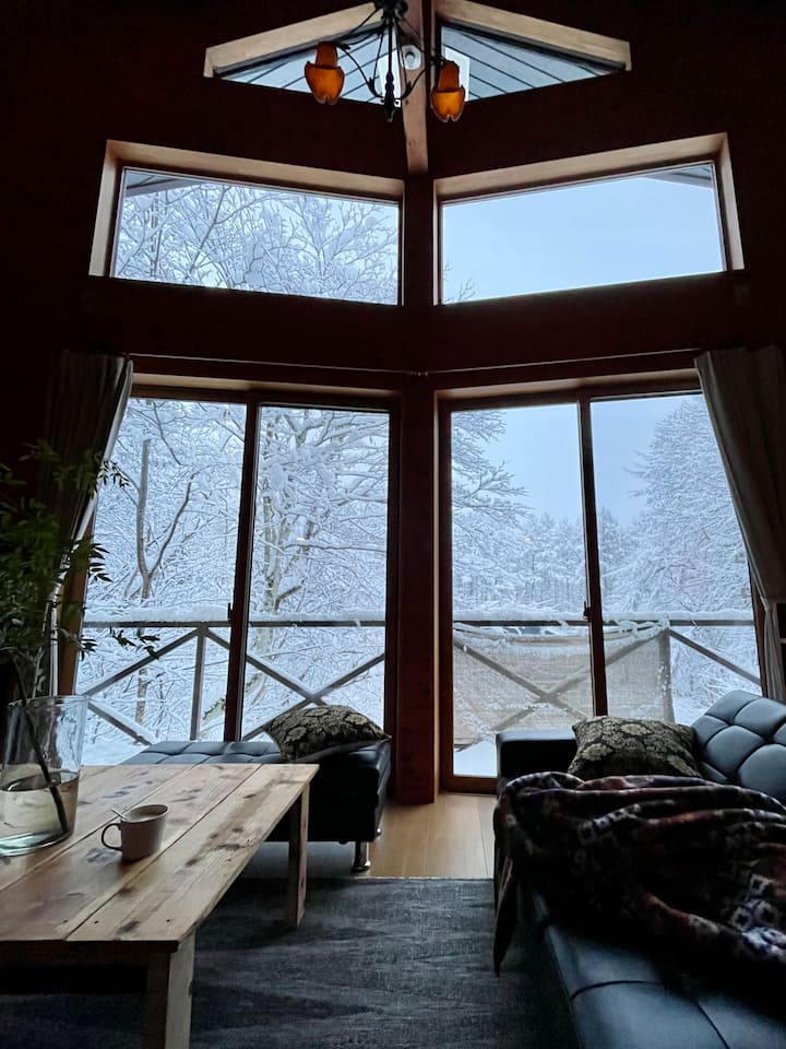 自然の中のシャレー　ホオノキバナ （床暖房、一棟貸切　最大9名）黒姫、野尻湖、妙高高原、戸隠、斑尾 - Nagano