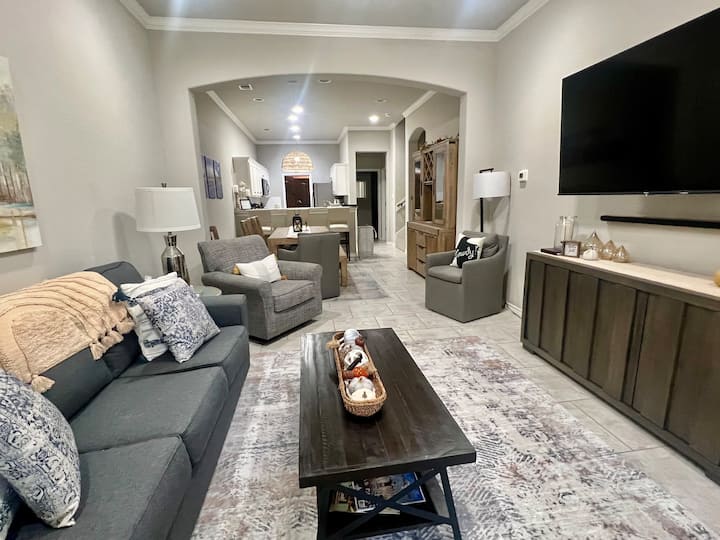 Getaway! 4 King Beds & 4 Baths Full Of Amenities - College Station, TX