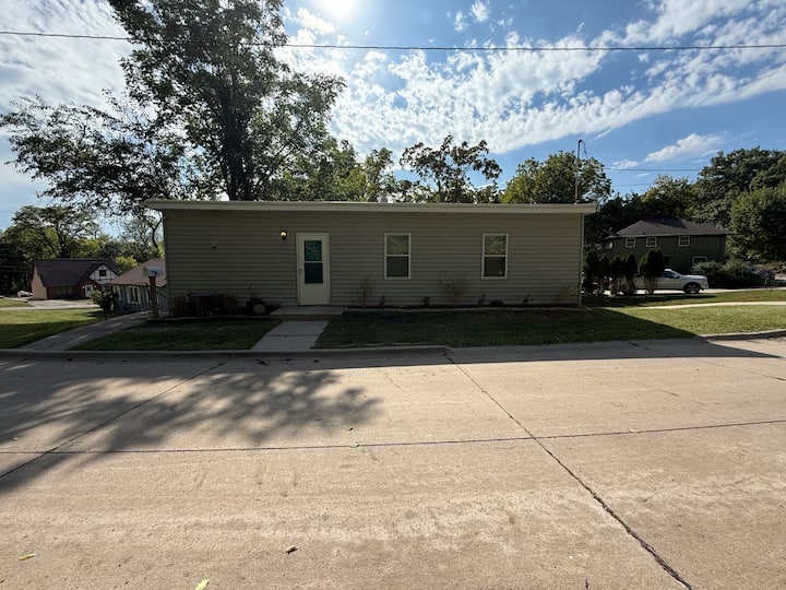 Owls Head Guest House - Des Moines, IA