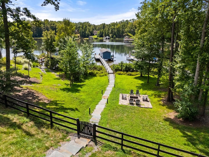 Lakefront Lake Anna, Dock, Views, Deck, Movies - Lake Anna, VA