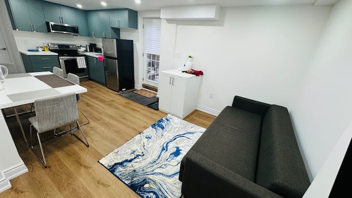 Modern 2br Suite | One Free Parking & Wifi - Ajax