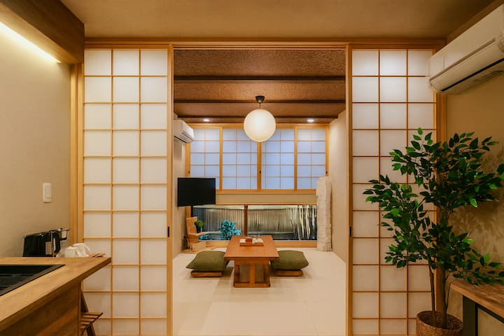 和室付き 駅２分 家族歓迎 難波心斎橋Usj  関空直通 ルーム３ ベッド２ 最大7人 布団完備 - 大阪府