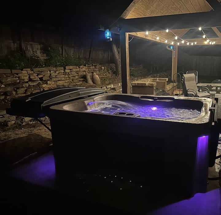 Oru 1/2 Mile,5bdrm, 3bath, 7 Beds, Hot Tub - 塔爾薩