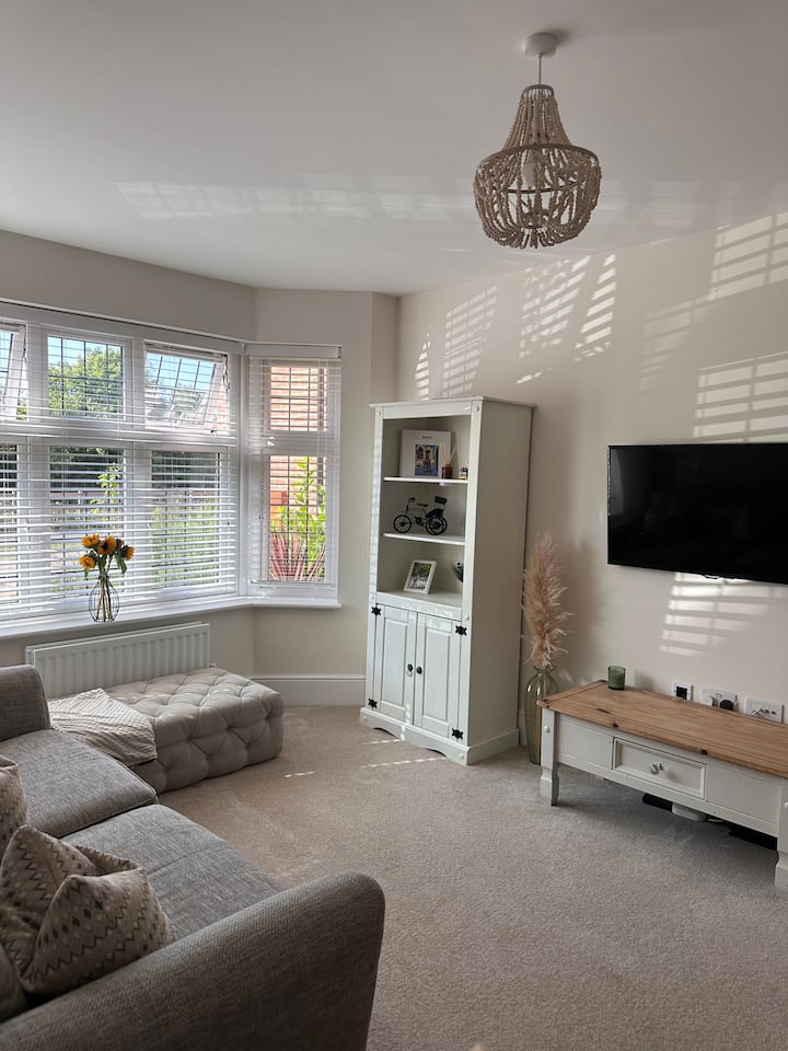 4 Bed 3 En-suite! - 7 Mins To Goodwood - South Downs