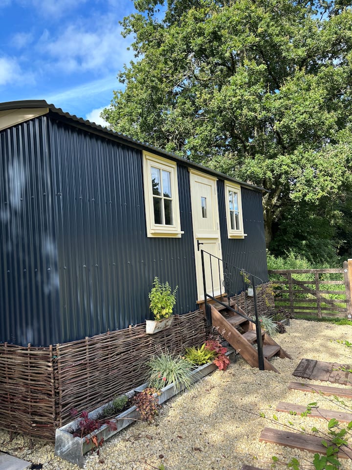 Field View Hut - Guildford