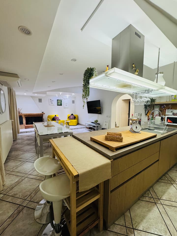 Casa Lina 


It058091c2sezgqpih - Marino