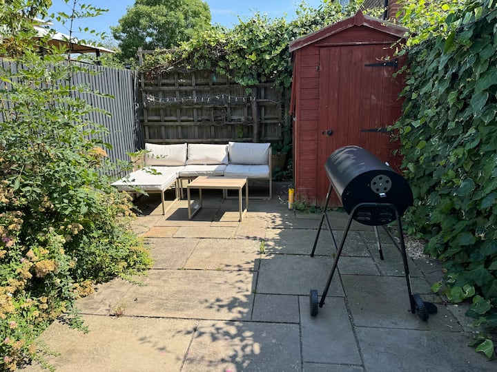 Great 2 Bed House W/ Bbq - Aylesbury