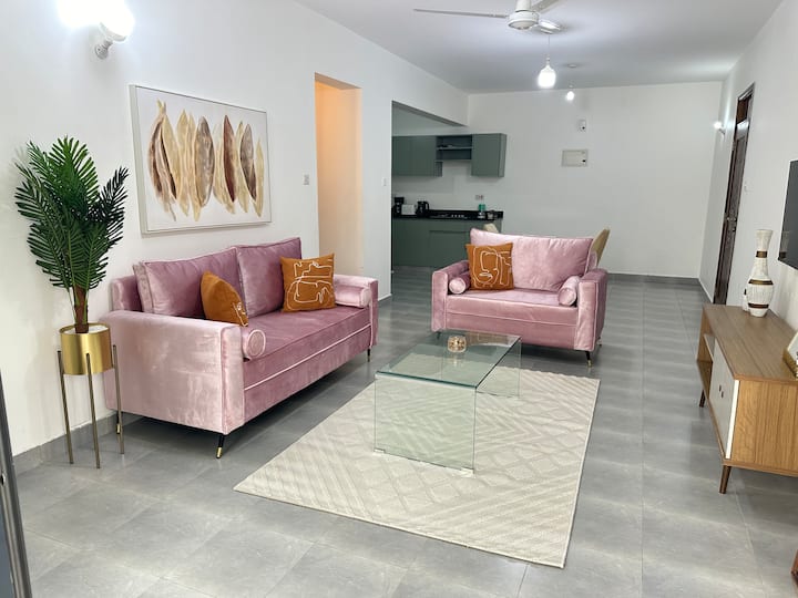 King Bed Apartment Near Beach | Pool | Shanzu - Mombasa