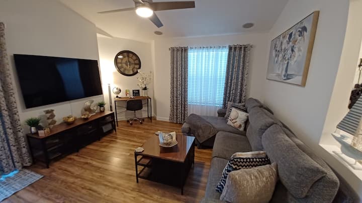 Relaxing Avalon Condo W/heated Pool, Min. To Beach - Clearwater, FL