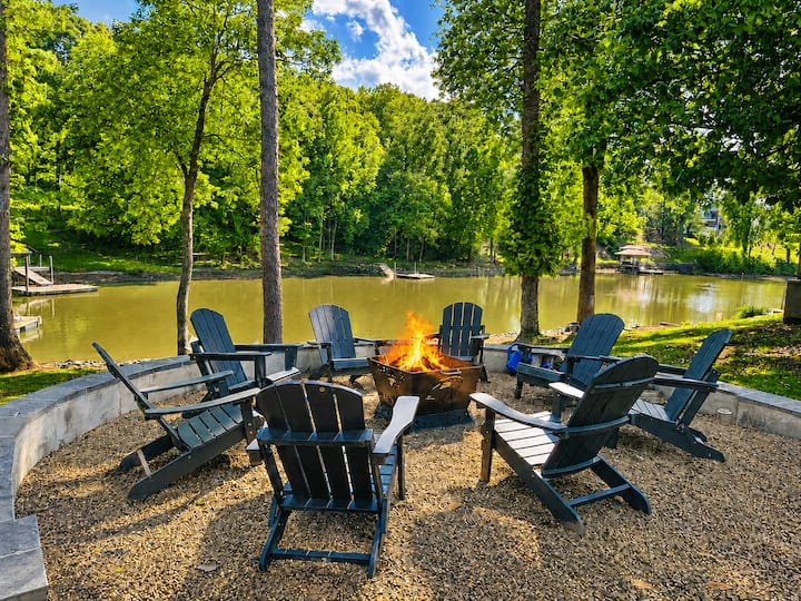 Barefoot Oasis (Waterfront + Pet Friendly) - Belmont, NC