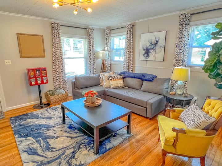 "Easy Like Sunday" - Downtown Belmont! - Belmont, NC