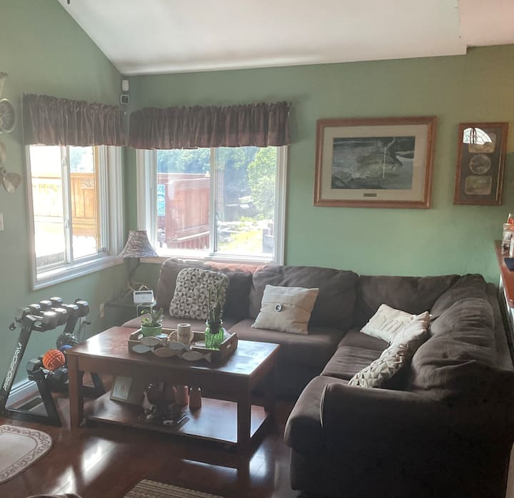 Cameron’s Comfy Cottage - Easton, PA