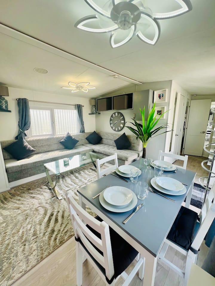 Coastal Caravan Escape Near Clacton Town & Beach - 