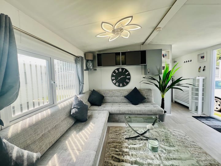 Modern Luxury Caravan Near Beach & Clacton Town - Mersea Island