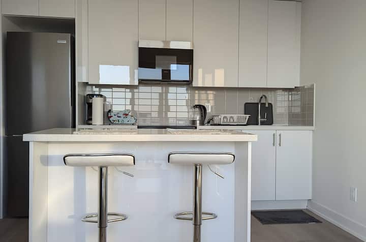 Quite And Central Spot For 4 - Vaughan