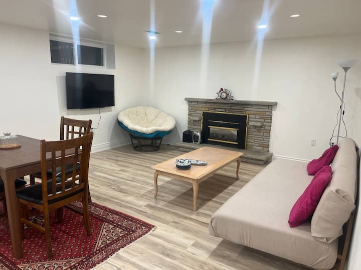 Quite And Central Spot For 4 - Toronto